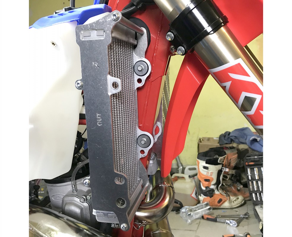 RG12 Fan Set – 2023-2020 2T BETA RR Radiator guards + Fan